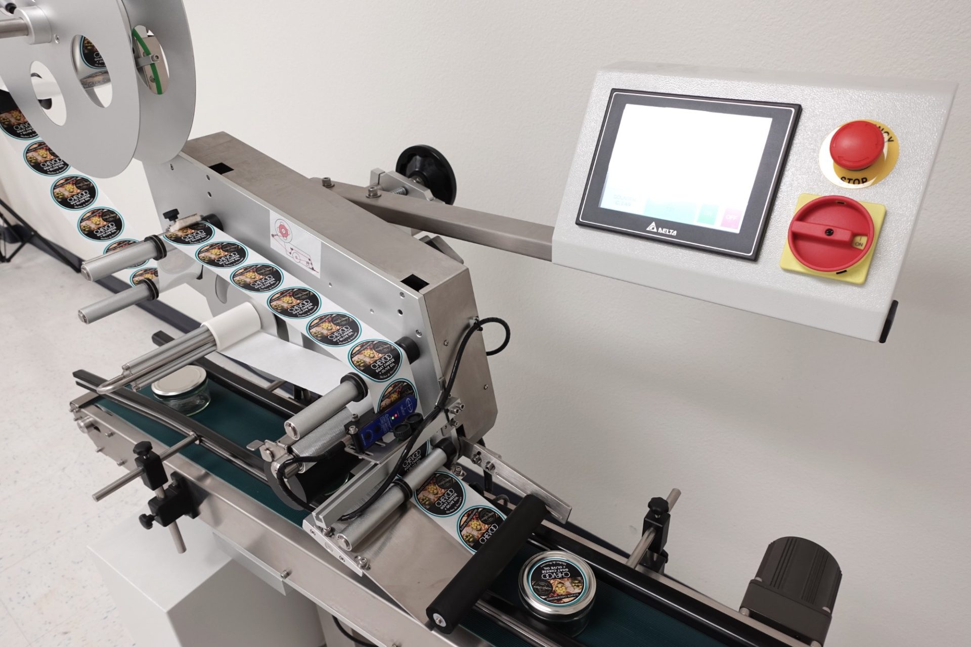 Labeling Machines | Automatic | APS 104 | Accutek Packaging